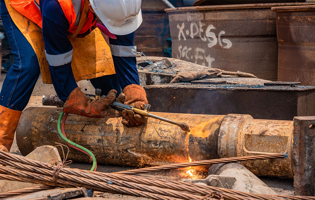 Alfemesac.com - Servicios - Metales Ferrosos